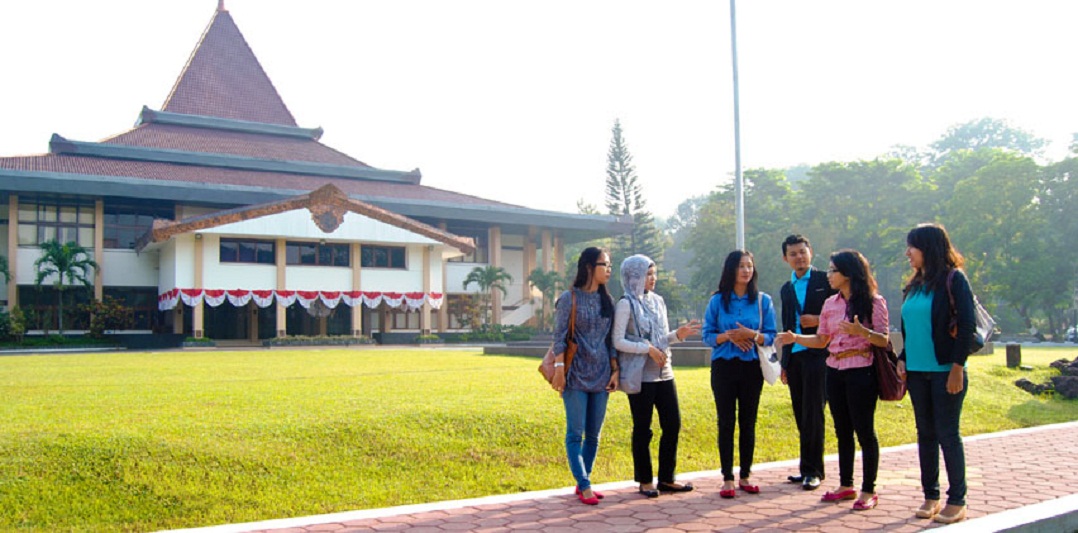 10 Alasan Kenapa Kamu Harus Kuliah di UNS!