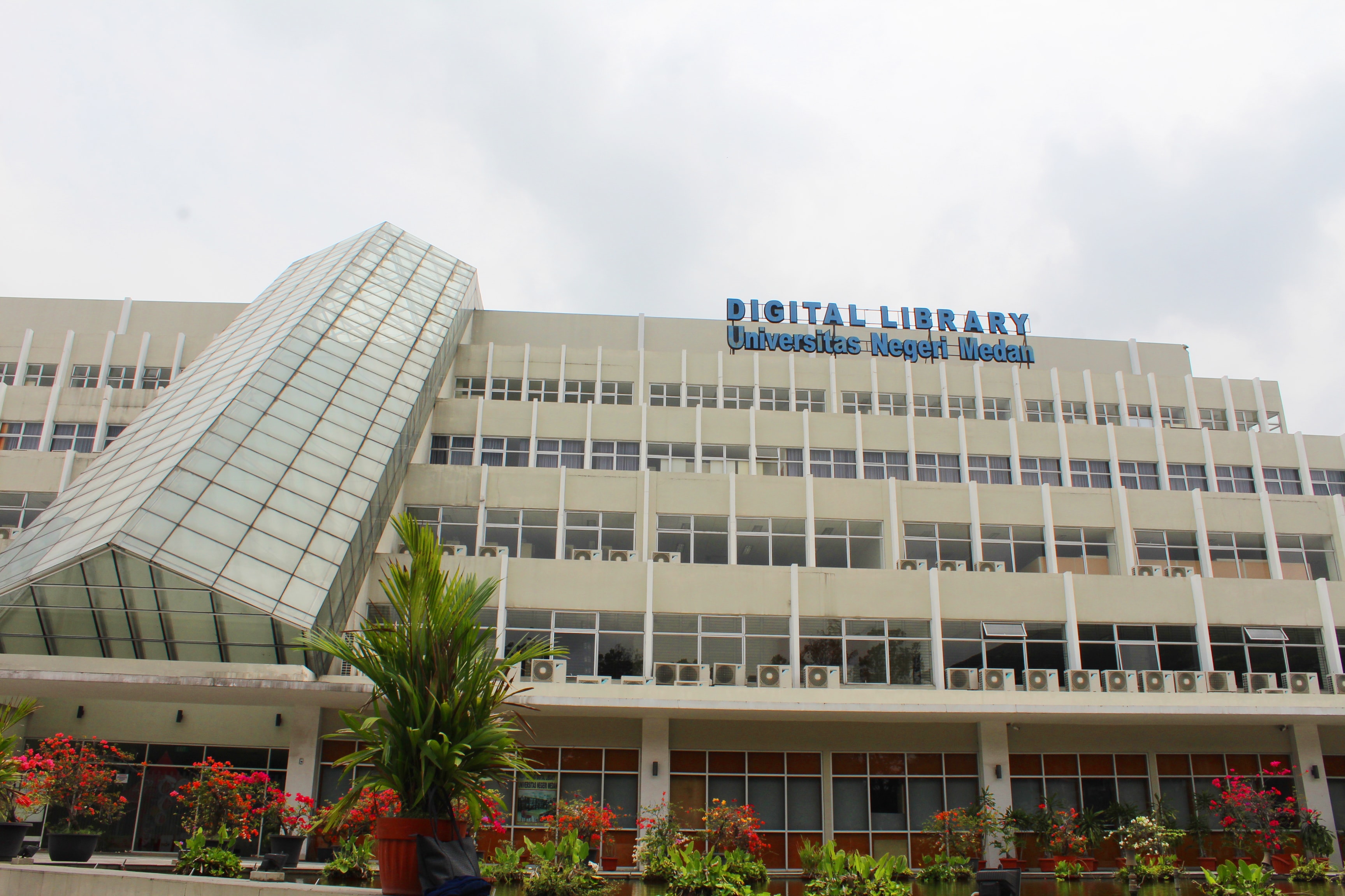 Gedung Serbaguna Unimed - Perumperindo.co.id